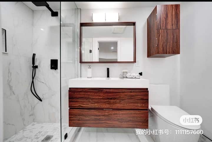 多伦多市中心整层分门出入独立空间,免费停车位 - Mississauga