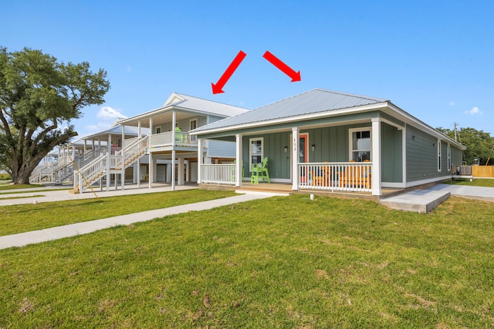 Two Amazing Beach Retreats, 9 Bedroom, 6 Bathrooms - Biloxi, MS