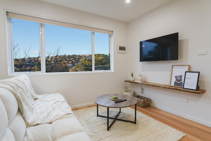 Mt View Newly Built Home W/ Queen Bed - 5km Cbd - Hobart