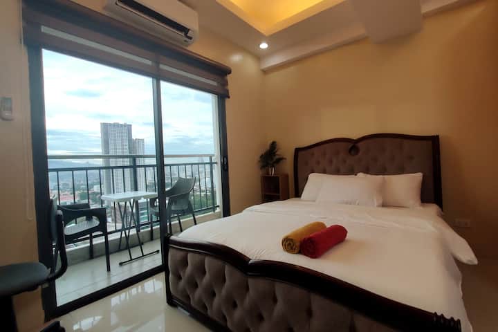 Balcony Panorama For Workcation Couple - Cebu City