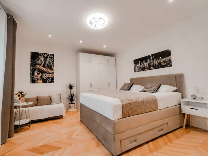 Desire Split
Modern Apartment / Free  Parking - Split