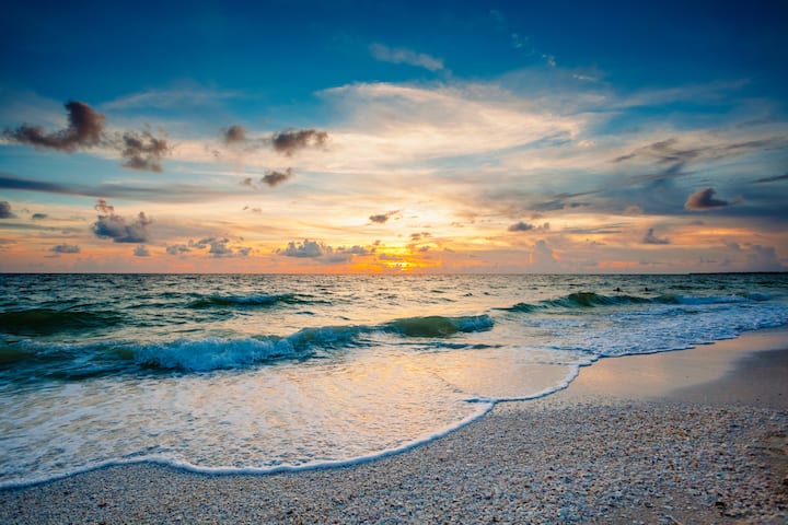 Marco Isle~sandy Toes, Palm Trees & Banana Winds! - Marco Island, FL