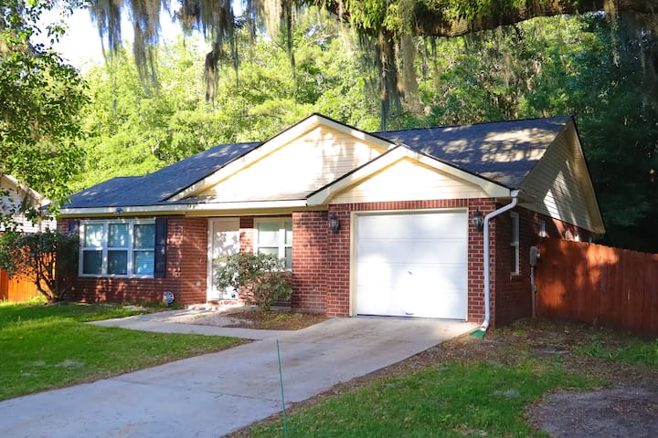 3bed 2bath Ole Pooler! Near Dt Savannah! *Pets* - Pooler, GA