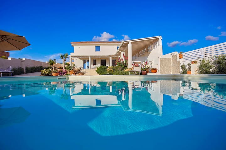Villa Pomelia By Xenia Sicily Villas - Italy