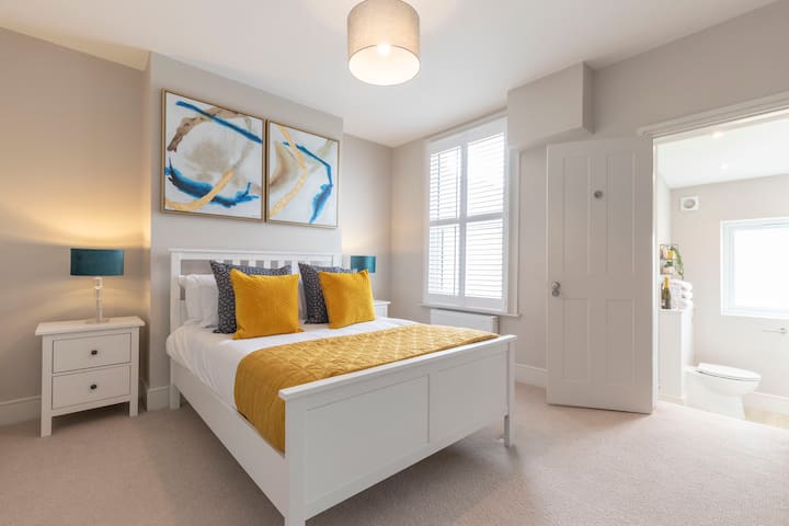 Stunning 5 Bed Regency Home - Cheltenham