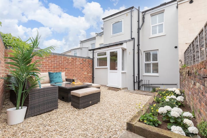 Stunning 5 Bed Regency Home - Cheltenham