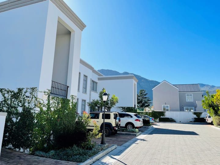 Spacious, Modern & Convenient - Franschhoek