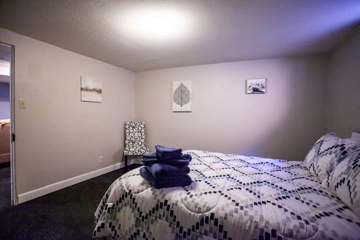 Cozy Garden Level Room On Main - Grand Junction, CO
