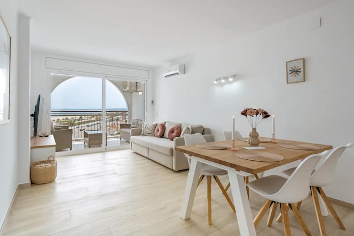 Sea View Apartment With Terrace, A/c & Wifi (4) - Ampuriabrava