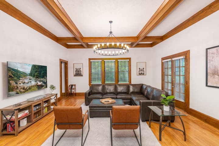 Sterling Manor | 11 Acres, Hot Tub, Fire Pit - Mount Pocono, PA
