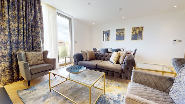 Luxury Flat/ Swimming Pool/ Gym - London