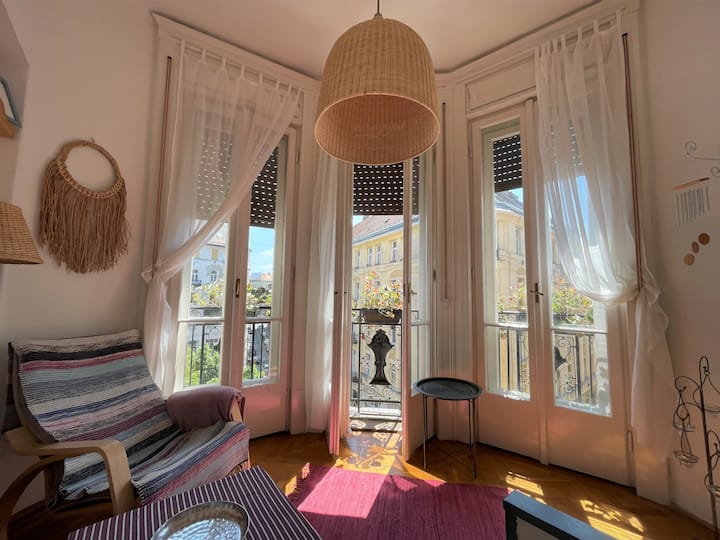 Budapest Vibe Apartment With Sunshine Room - Budapeste