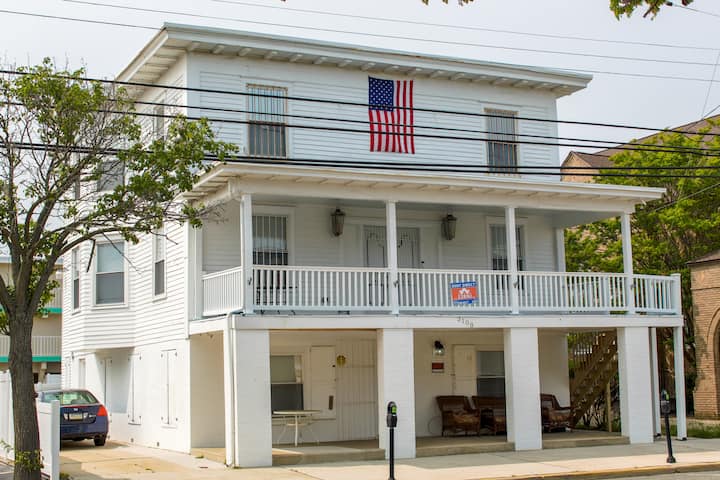 Georgie's Beach House! Top Unit - Wildwood, NJ