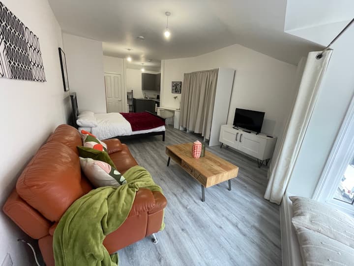 Stunning Central Woking Studio - 沃金
