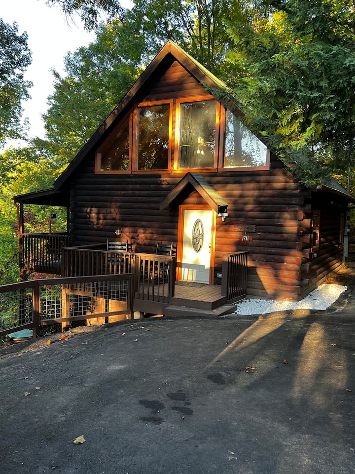 "All About The View" 2/2 Updated Cabin W/hot Tub - Gatlinburg, TN