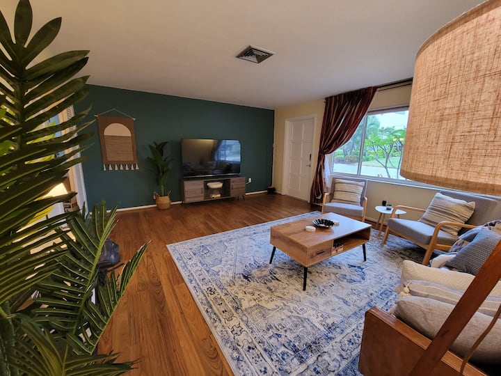 Charming Of Sand And Sea Home - South Pasadena, FL