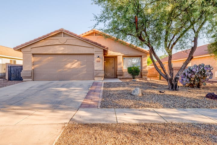 Wonderful Vacation Home! Trails, Golf & Dining! - Marana, AZ