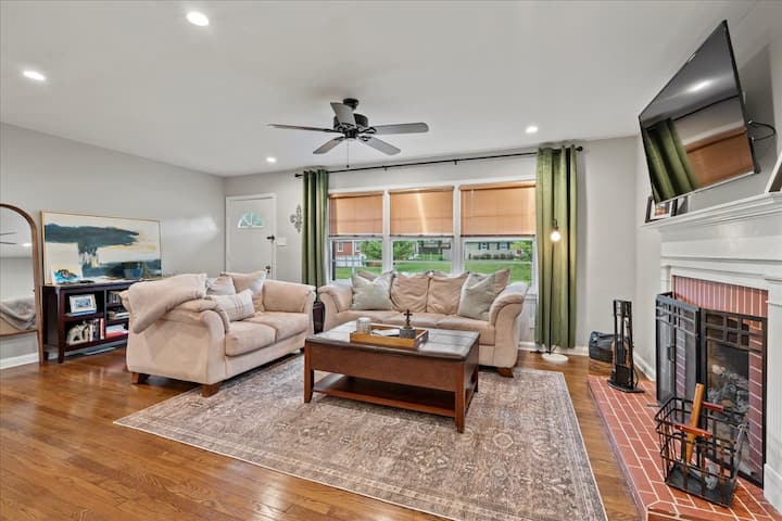 Modern Home Away From Home In Lexington - Lexington, KY
