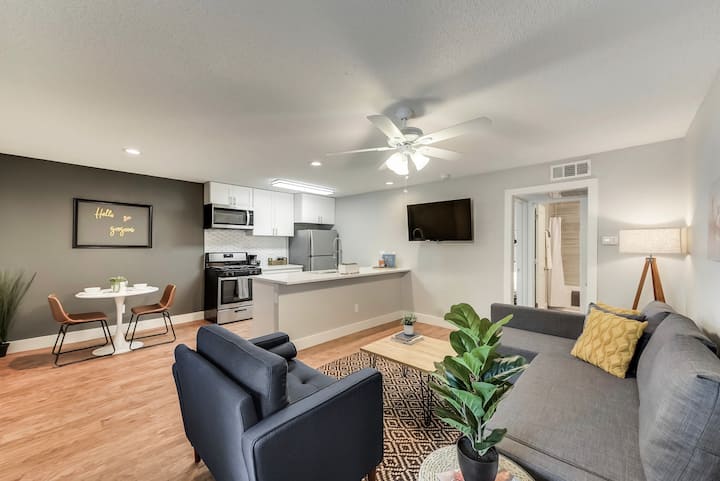 Global Cup Hello Gorgeous Flat, W/ Arboretum - Dallas, TX