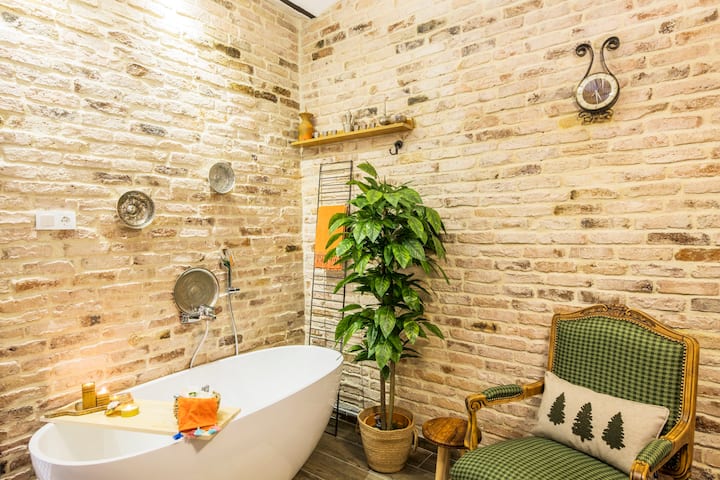 Rum-otto/3br With Bathtub/art/galata/near Metro - Istanbul