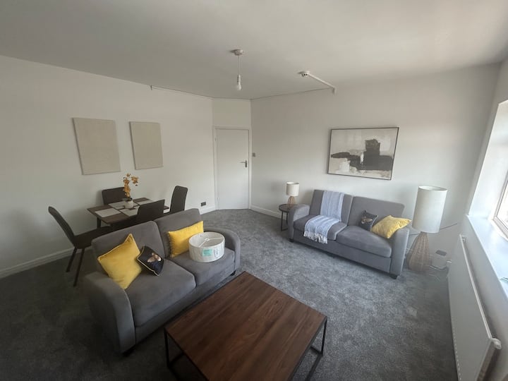 King Stay | Sleeps 8 | Airport Parking Add-on - Manchester