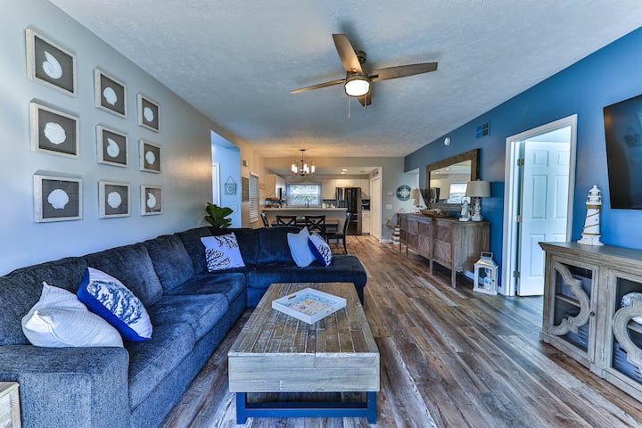 Waterfront Luxury Sleeps 6 - Crystal River, FL