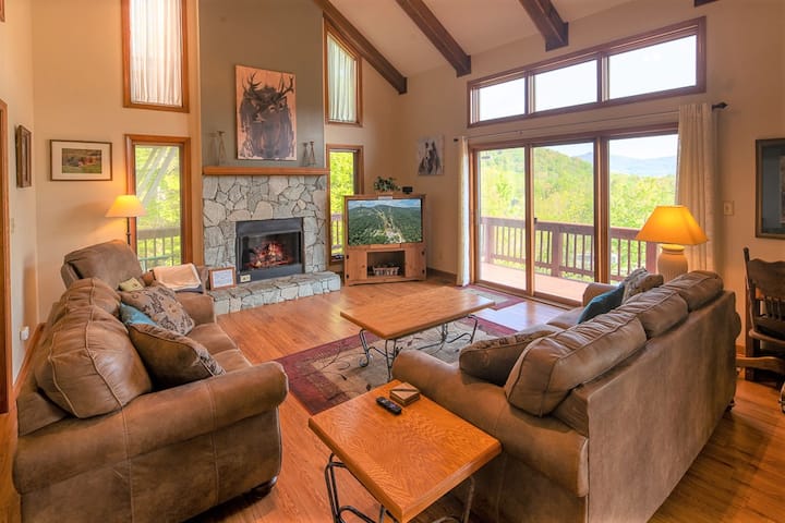 Sugar Mountain Escape: Skiing & Relaxation - Sugar Mountain, NC