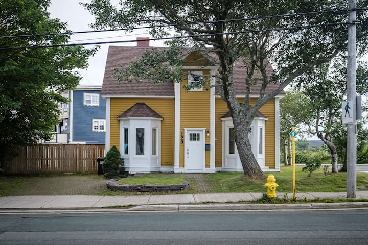 Modern Victorian Home Near Downtown St. John's - 세인트 존스