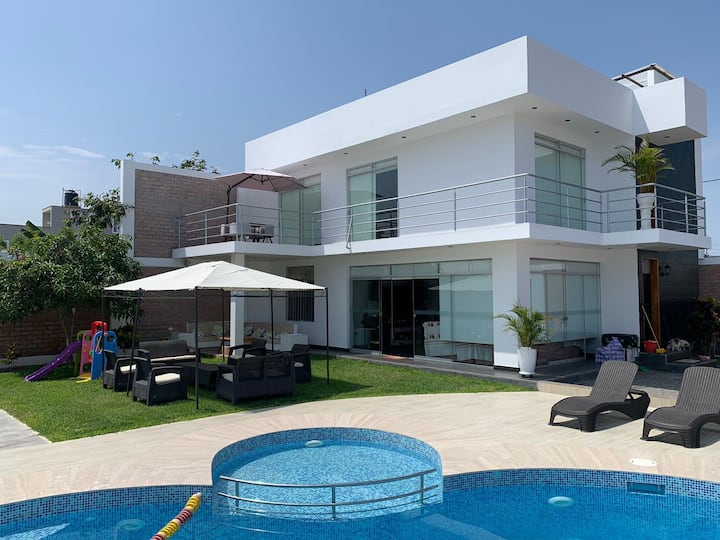 Amplia Y Bella Casa Club De Playa 600 M2 - Peru