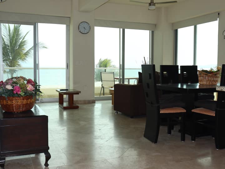 Condo Frente Al Mar De 3 Recámaras,estacionamiento - Nayarit
