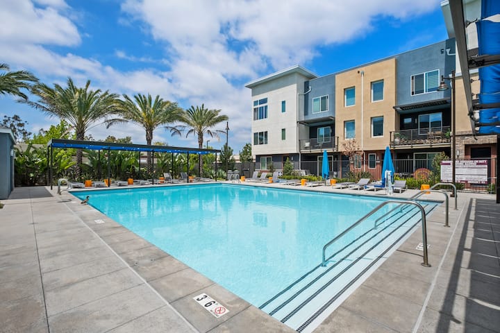Stylish Townhouse In Prime Location, 4br/3.5ba - Irvine, CA