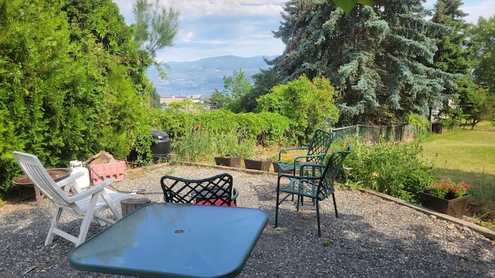 Rural Setting Close To It All. - Peachland
