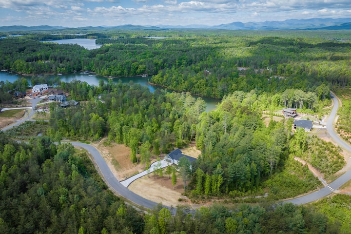 Waterfront Home In A Lake James Gated Community! - Lake James, NC