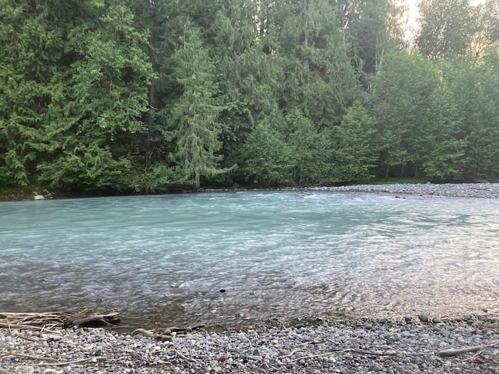 Camp Riverfront W/hot Tub On 30-acres Of Trees - Enumclaw, WA