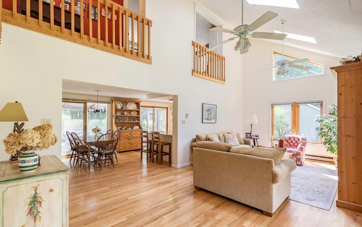 Hupi Hills | Town Beach • Kayaks • Shared Court's - The Berkshires, MA