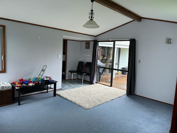 Friendly Young Family With 2kids - Taranaki