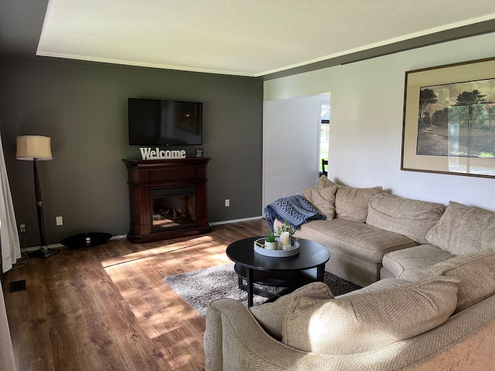 Strawberry Hills Country Home - Aldergrove