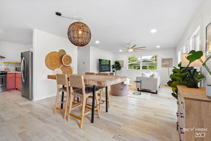 Oz Escape: Autumn Leaves, Trails, And Views - Bella Vista