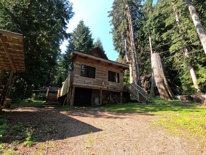 Cedar Creek Cabin - Sunshine Valley, BC