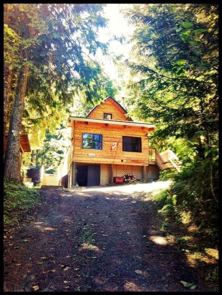 Cedar Creek Cabin - Sunshine Valley, BC