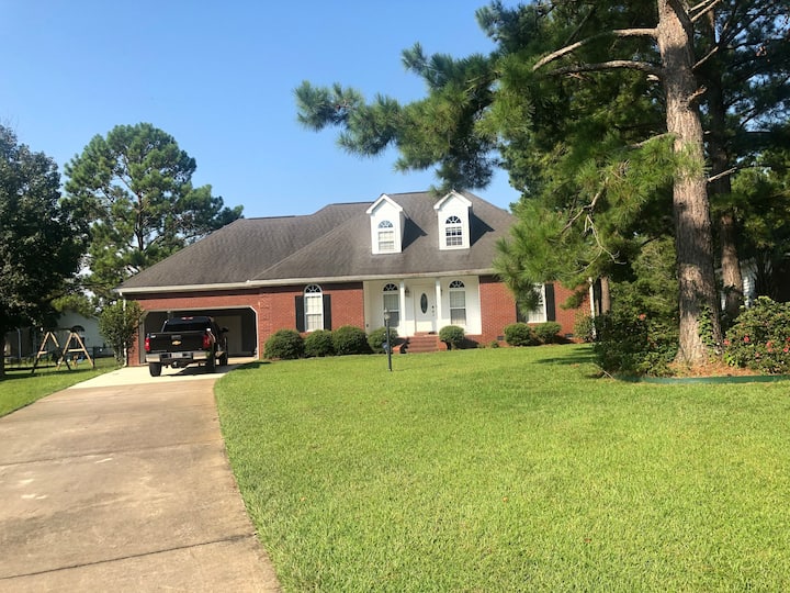 Spacious, Cozy & Safe Home Away From Home - Albany, GA