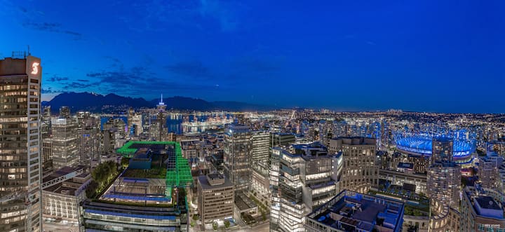 *View* Luxury 3 Bed Condo/ Ac,  W Parking, Central - Vancouver