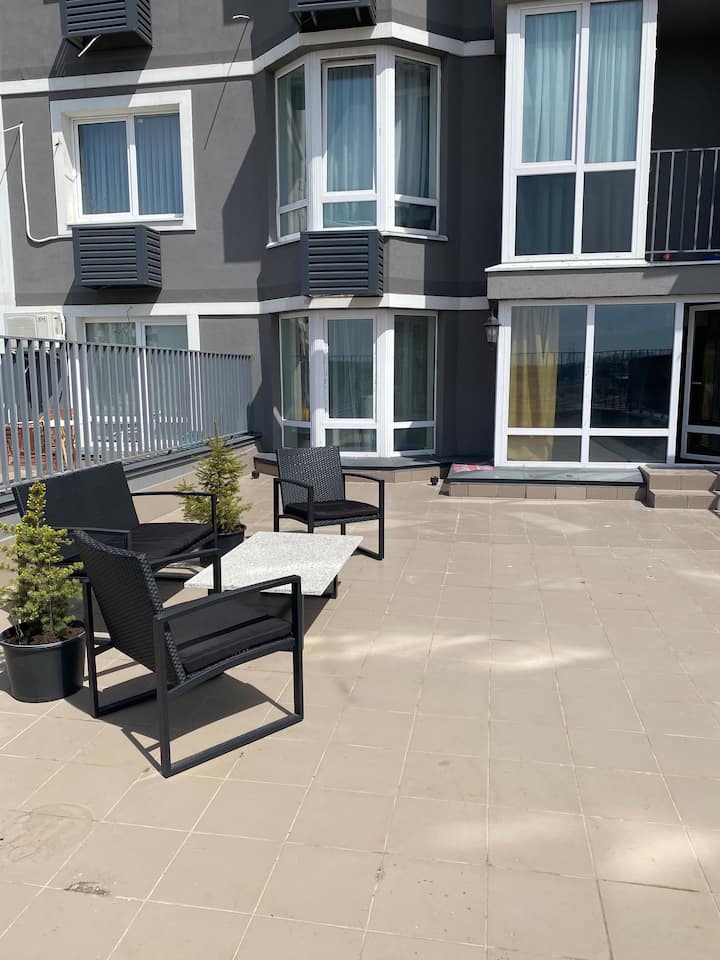 Стильная квартира  с террасой - Буча