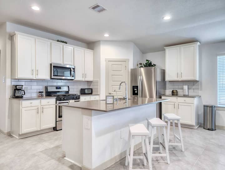 Modern 4br Retreat｜private Fenced Yard E#41733 - Katy, TX