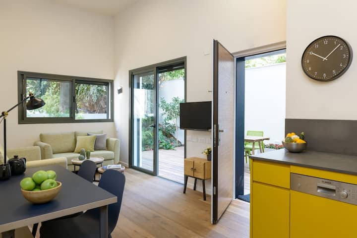 Rare Family Oasis: Private Garden On Sheinkin St. - Tel Aviv