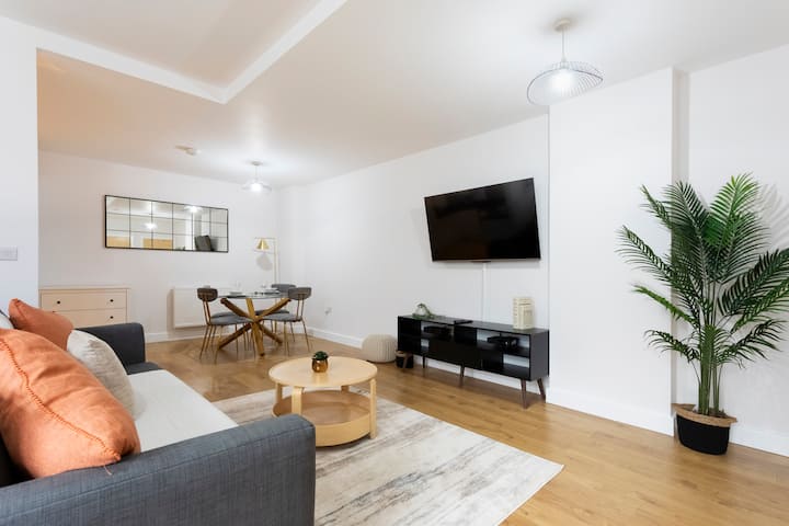 New! Central 1 Bed Apartment - Redhill (Gatwick) - Redhill
