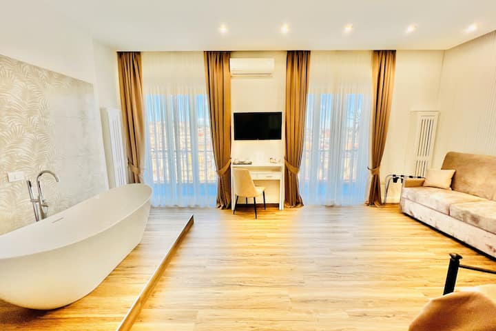 Suite Panoramica Con Vasca E Vista Sulla Città - Naples