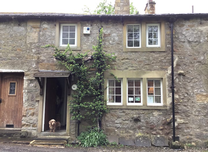 Cosy Central Village Cottage - Malham Tarn