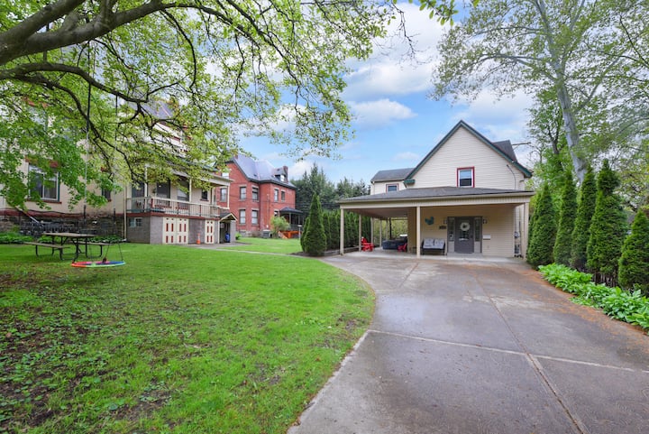 Family Friendly~parking~pets~ Desk~crib~bubble Spa - Forest Hills, PA