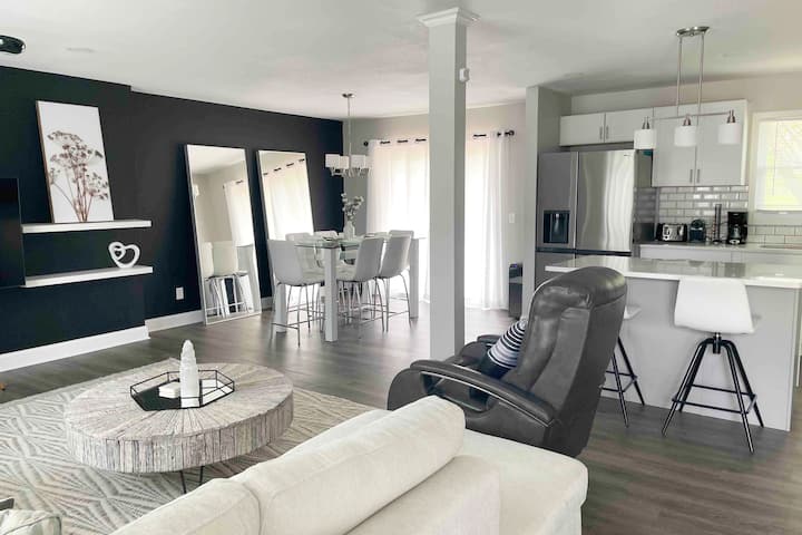 Euro Bright&modern3bdrm, Sleeps8 - 4private Spaces - Belton, MO